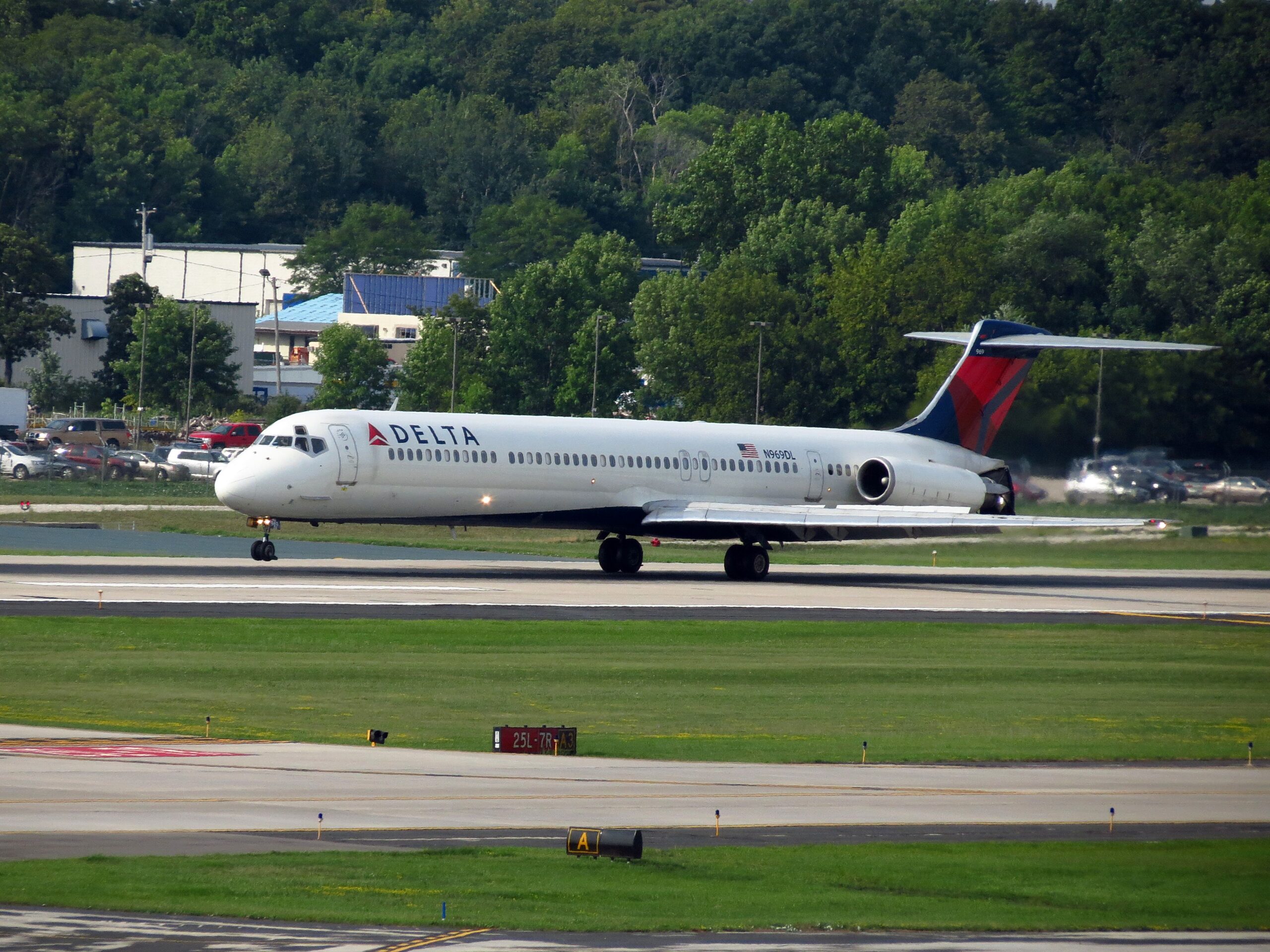 Milwaukee Mitchell International Airport (MKE, KMKE) - JetOptions ...